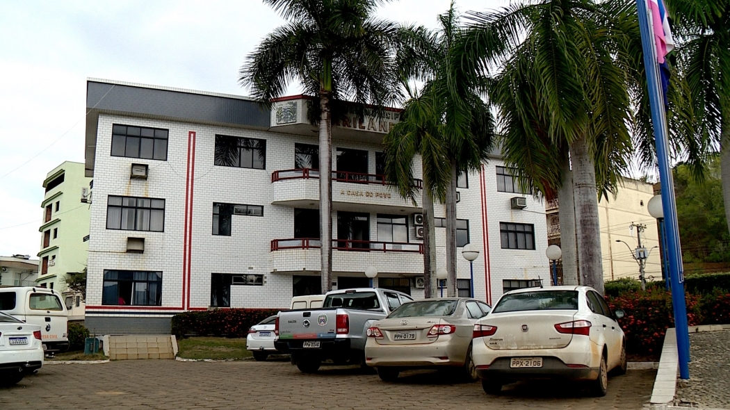A Gazeta | Uso de servidores na construção de igreja em Marilândia é ...